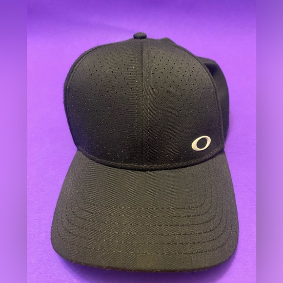 Oakley | Accessories | Oakley Performance Ball Cap | Poshmark